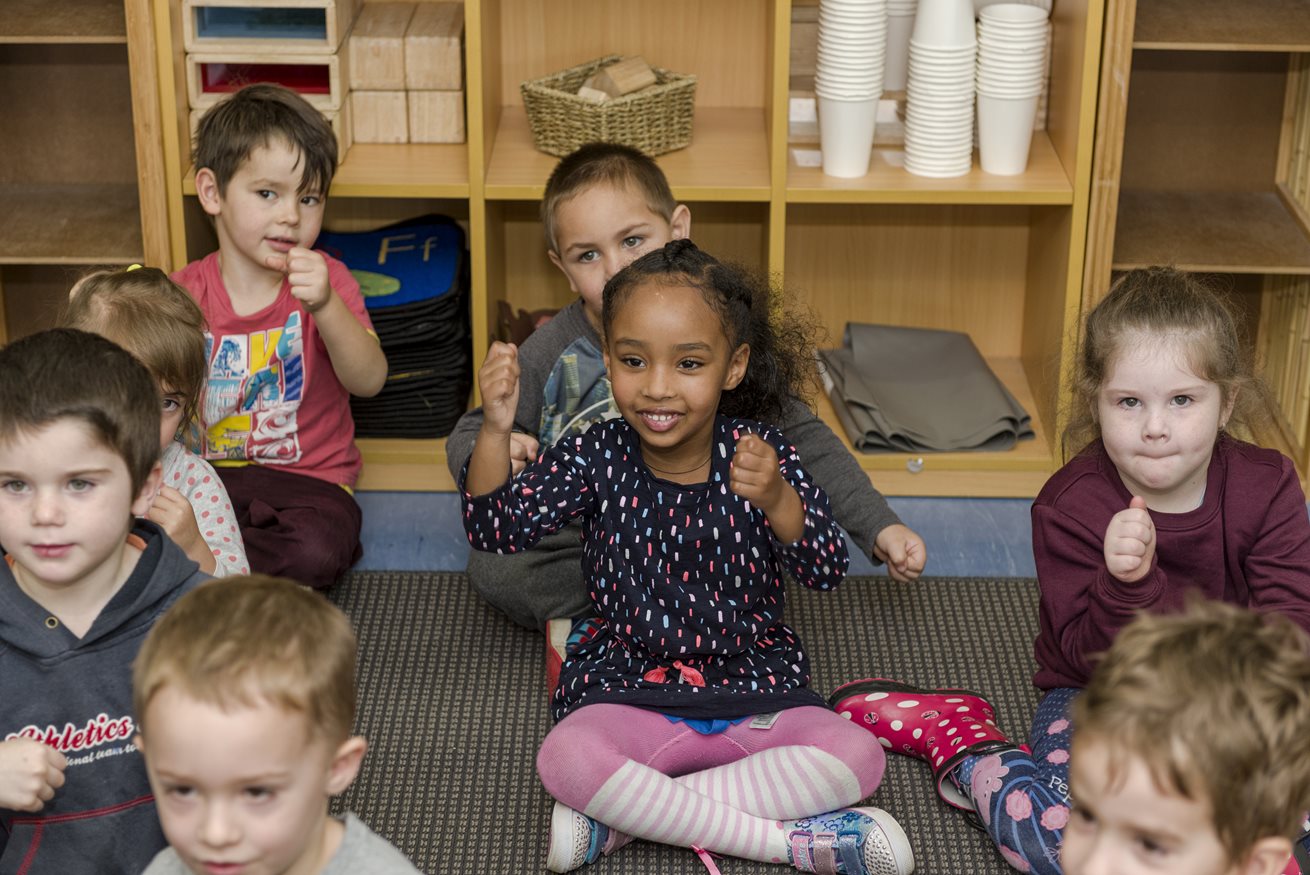 Educators sign up for Auslan sign language | Goodstart