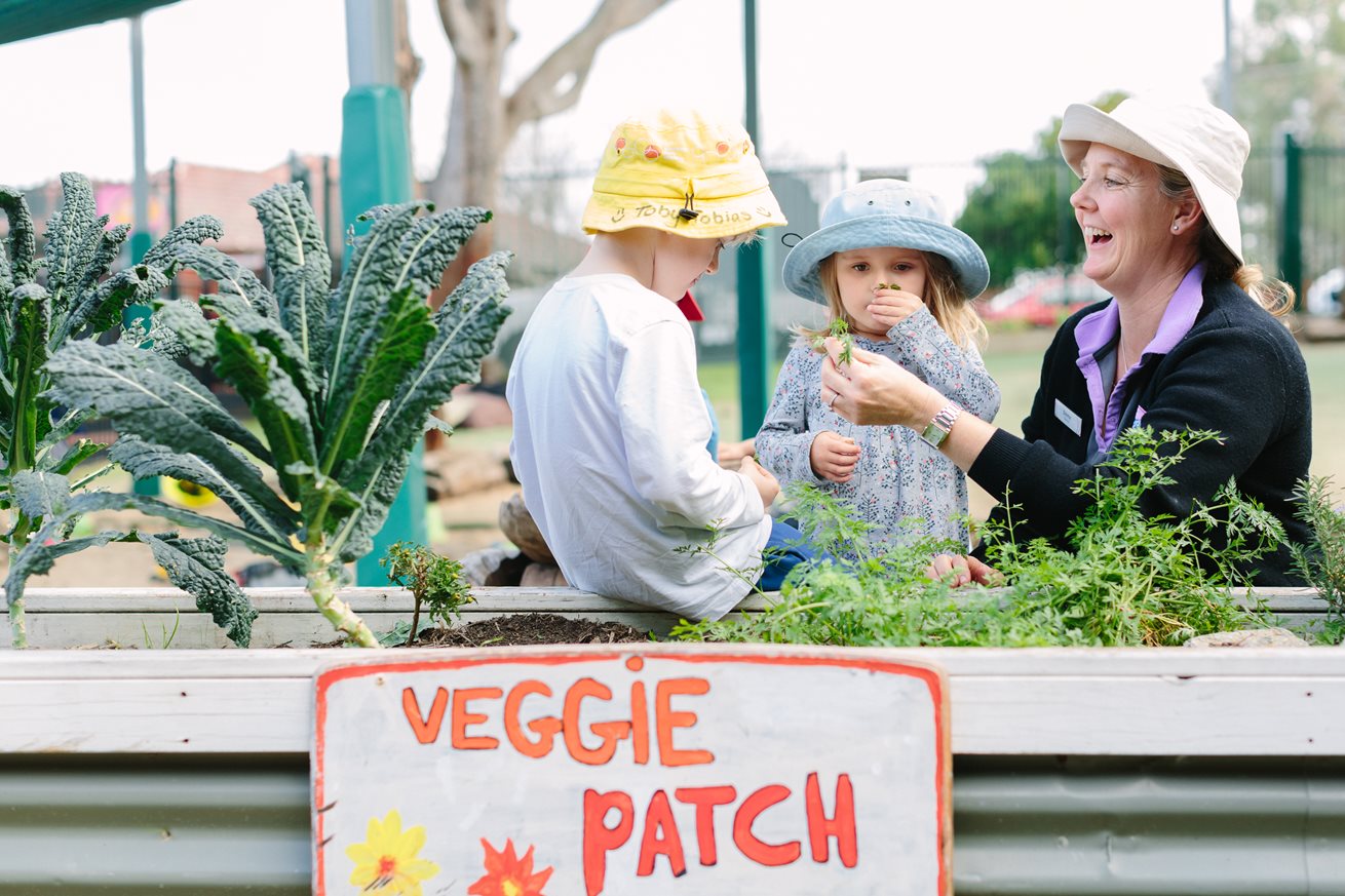 Exploring the great outdoors essential for children | Goodstart